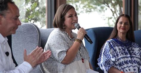 Xóchitl Gálvez se reúne con migrantes en Texas y recrimina a AMLO