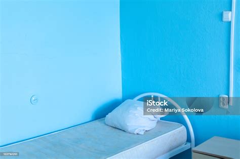 병원에 침대와 의료 장비가있는 고립 된 병원실 격리 격리의 환자 실 전염병 코로나바이러스 Merscov 2019ncov 코비드