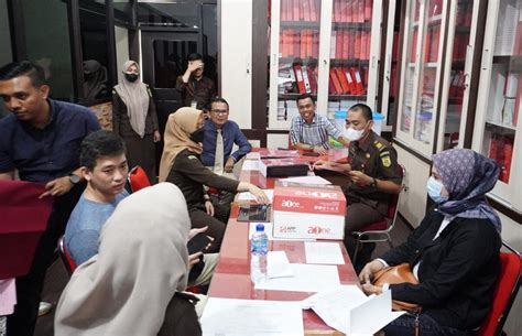 Kanwil DJP Sumbar Jambi Serahkan 2 Tersangka Tindak Pidana Perpajakan