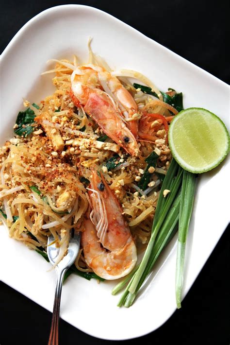 Food & Drink Around The World: Delicious and Hot Phad Thai Recipe