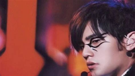 考古周杰伦2004年the One武汉演唱会 Youtube