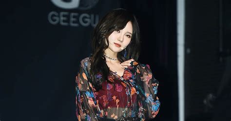 지구 가가 강렬한 빨간 부츠 엑s Hd포토
