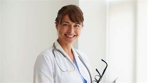 תמר שירותי בריאות לגיל השלישי רופא עד הבית