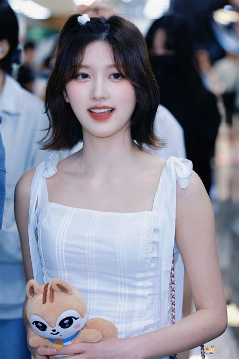 Keitadj On Twitter Ive ウォニョン For Miu Miu 補正が必要な脚の長さ