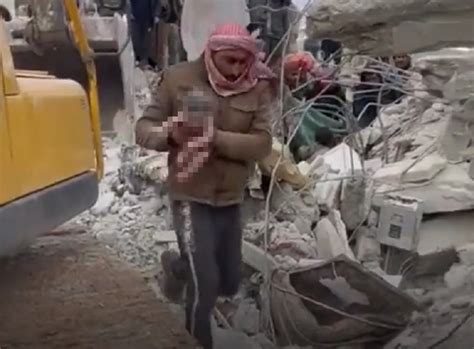 Gempa Bumi Turkiye Bayi Masih Bertali Pusat Diselamatkan Di Bawah Runtuhan Di Syria Astro Awani