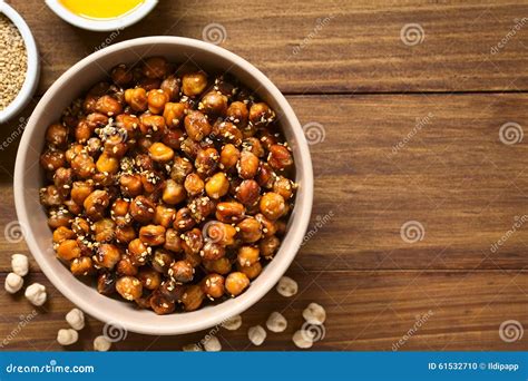 Gebratene Kichererbsen Mit Indischem Sesam Und Honig Stockfoto Bild