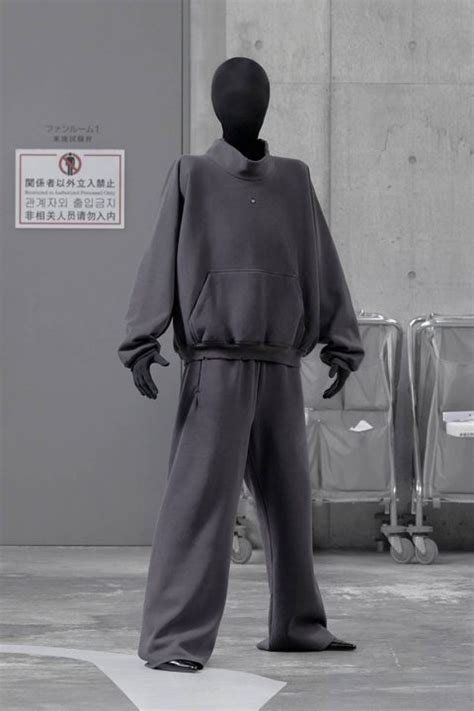 Yeezy Gap Engineered By Balenciaga Ecco Il Drop 2 Outpump