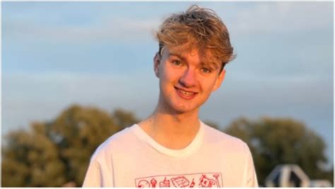 Tommyinnit Reveals His Girlfriend In Latest Youtube Video Flipboard