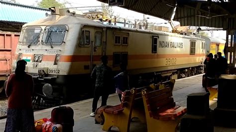 Hirakud Express Arrival At Angul Visakhapatnam Wap7 39102 Vskp