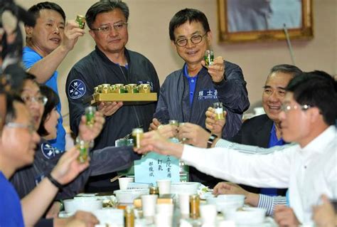 幫藍委打氣 郝龍斌 吳敦義送養氣人蔘及手搖杯飲料 政治 中時