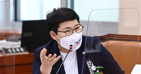李 정신병원 좋아해 尹 전두환 찬양인권위 국감서 충돌