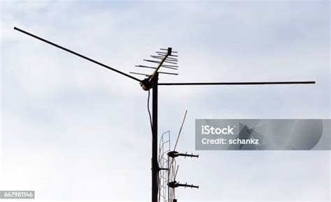 하늘 배경에 Tv 안테나 0명에 대한 스톡 사진 및 기타 이미지 0명 금속 사진 이미지 Istock