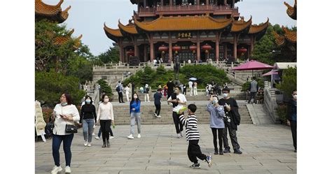 Си Дзинпин поздрави трудещите се в страната по повод 1 май