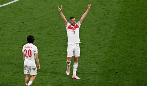 „wolfsgruß“ Sorgte Für Em Skandal Türkei Baut Statue Für Rechtsextreme Pose Mopo