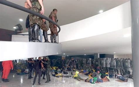 Movimentos populares convocam manifestações pelo Brasil nesta segunda