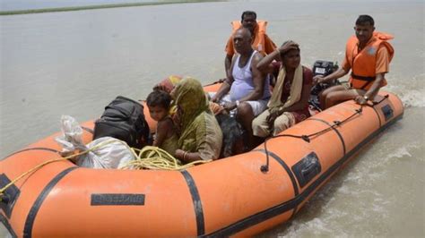ඉන්දියාවේ සහ පාකිස්තානයේ ගංවතුර තත්වයක් Bbc News සිංහල
