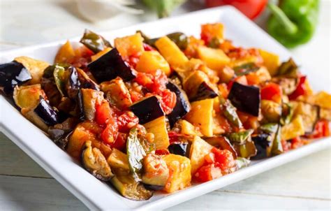 전통적인 터키 음식 가지 Meze 터키어 이름 Saksuka 프리미엄 사진