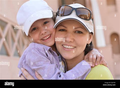 Mère Avec Sa Fille Photo Stock Alamy
