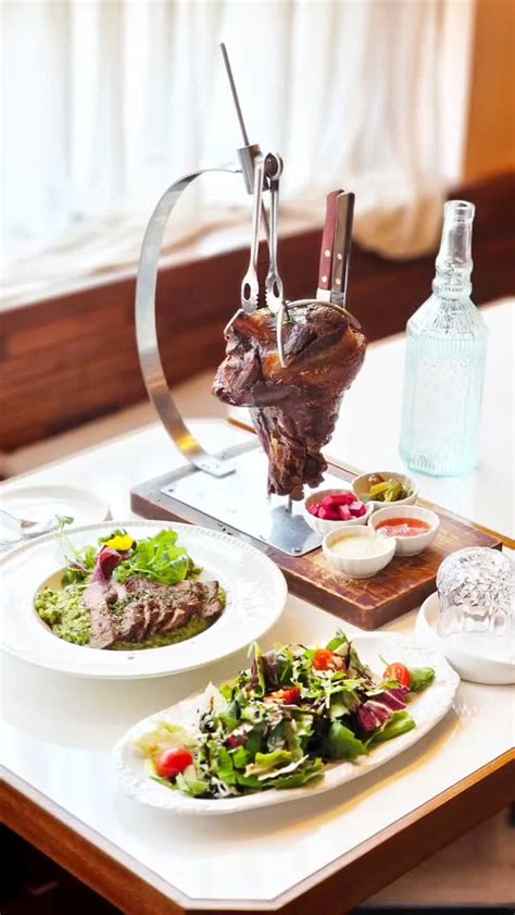 💎 베이비아지 💎 광고 분위기 좋은 라코즈에서 남편이랑 데이트 성공적 남편이 꼴레뇨를 좋아하는데 라코즈 꼴레뇨 엄지척 🩷 라코즈에서 만나보는 꼴레뇨는 체코의 전통