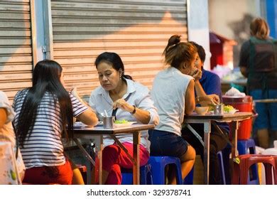 145 Streetside Eating Images Stock Photos Vectors Shutterstock