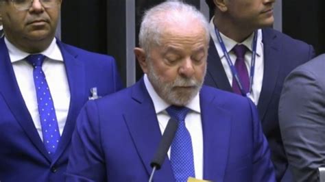 Quem errou responderá por seus erros diz Lula em discurso de posse