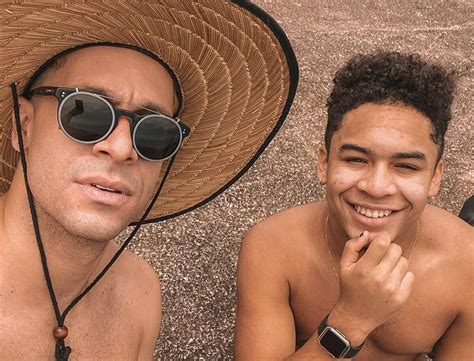 Rainer Cadete revela como é o papo o filho de anos sobre suas cenas de sexo
