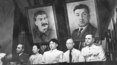Kim Ir Sen Byl Všemocný Diktátor Který Se Kvůli Paranoie Bál Zajít Si