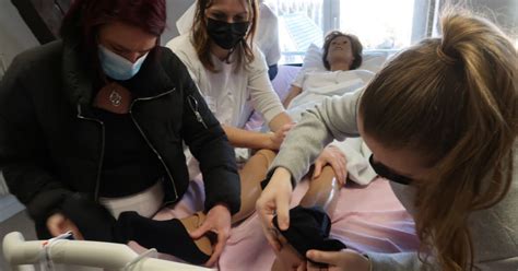 Santé Pénurie daides soignants dans le Grand Est la Région ouvre les vannes de la formation