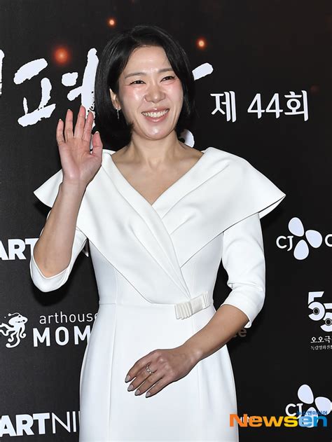 염혜란 연기파 배우 제44회 영평상 포토엔hd