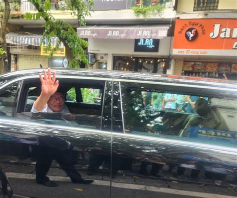 Pm Malaysia Anwar Ibrahim Shalat Jumat Di Masjid Al Noor Hanoi