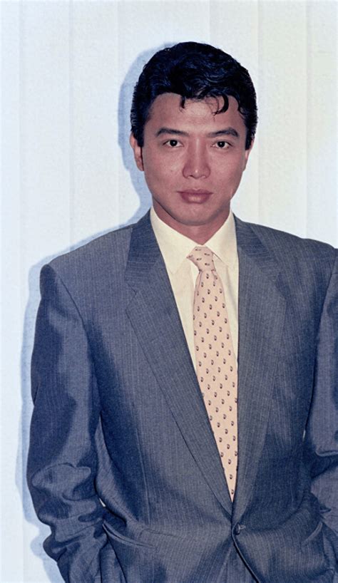 他是斯文儒雅琼瑶剧小生，历届女友皆美女，在大陆做生意无惧诱惑张佩华傅文燕张瑜之