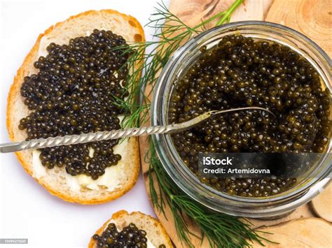 검은 캐 비어와 함께 샌드위치 캐 비어의 항아리와 숟가락 0명에 대한 스톡 사진 및 기타 이미지 0명 금속 딜 허브 Istock