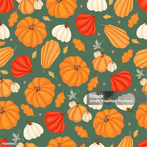 가을 손으로 그린 녹색 배경에 계절 요소가있는 매끄러운 패턴을 그렸습니다 직물 벽지 섬유 포장에 좋습니다 벡터 일러스트레이션 10월에 대한 스톡 벡터 아트 및 기타 이미지