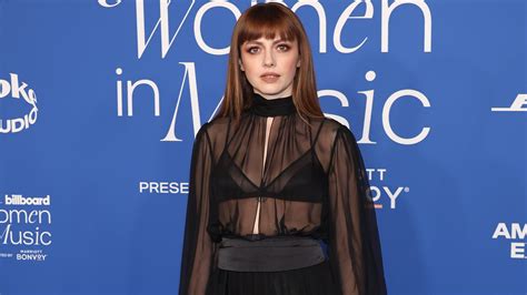 Annalisa Ricicla I Look Di Sanremo Ritira Il Premio Negli USA In