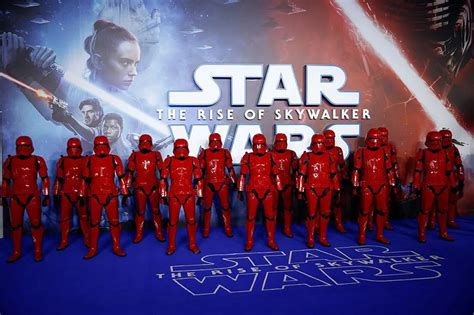 Same Sex Kiss Cut From ‘skywalker Singapore Release Say Reports Abs