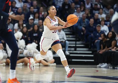 Azzi Fudd Uconn Dominate Syracuse To Advance To Sweet 16 Highlights