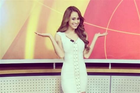 Yanet García sigue deleitando la pupila Celebra sus 3 millones de