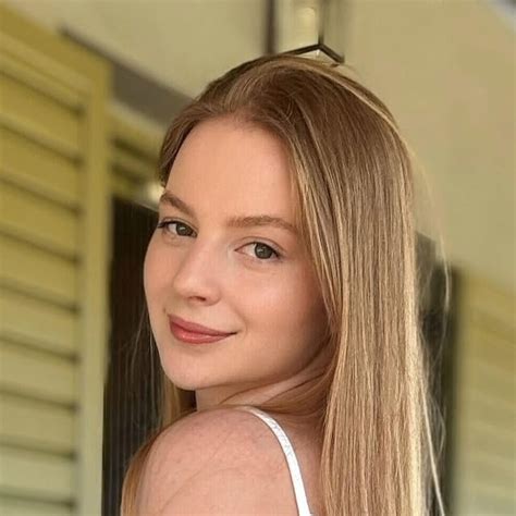 Cute Babe Cutesmallblondy19 • Threads Say More
