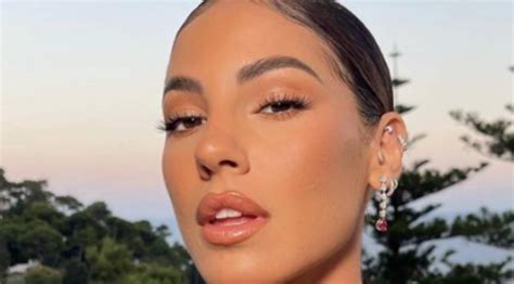 Giulia De Lellis Stacco Di Coscia Da Infarto Posa Bollente Fa