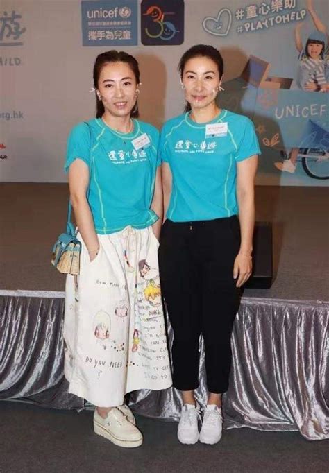 甘比彻底高调，做公益都背13万爱马仕，罕见同框郭晶晶被抢风头活动