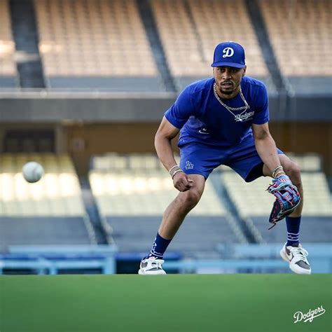 Mlb海外賽》身體不適緊急返美但興趣不減 Mookie Betts成保齡球隊老闆