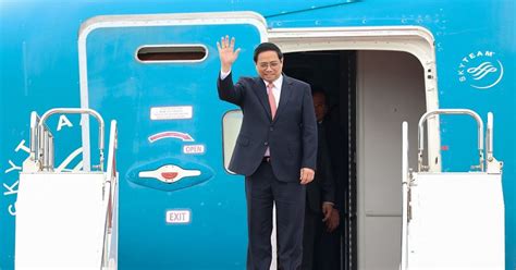 히로시마 공항 도착하는 팜 민 찐 베트남 총리