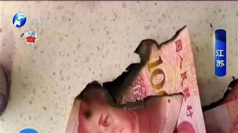 男子冲进前女友家，二话不说就开始烧钱，全是百元大钞：我来还钱的社会民生好看视频