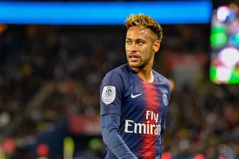 Neymar Gana Una Carrera De Camellos En Qatar Contra Sus Compañeros Del Psg