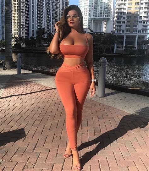 Gorgeous Plus Size Model Anastasiya Kvitko Biography Quick Facts