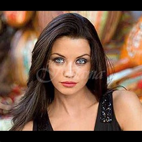Диляна Попова заприлича на момиченце вижте колко я е подмладила