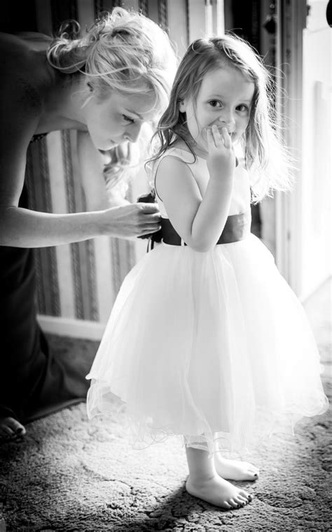 36 Cute Wedding Photo Ideas Of Bride And Flower Girl Dpf