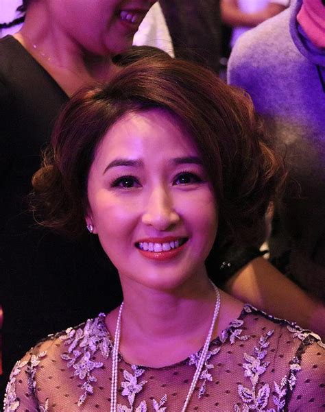 40歲下嫁張家輝現在52歲關詠荷還很美女兒11歲有大長腿 每日頭條