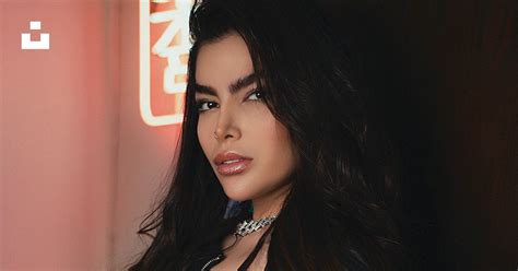 Foto Mujer Con Chaqueta De Cuero Negra Imagen Tailandia Gratis En