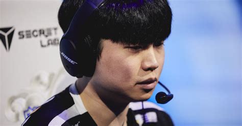 후반 화력 싸움에서 밀린 젠지 Edg에 1세트 패배 롤드컵
